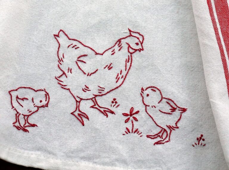 Redwork Chicken Tea Towel DIY | Free Embroidery Pattern