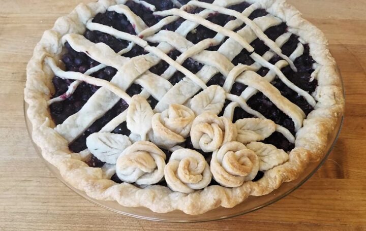 Easy Pie Dough Roses (Pastry Roses) • The Good Hearted Woman